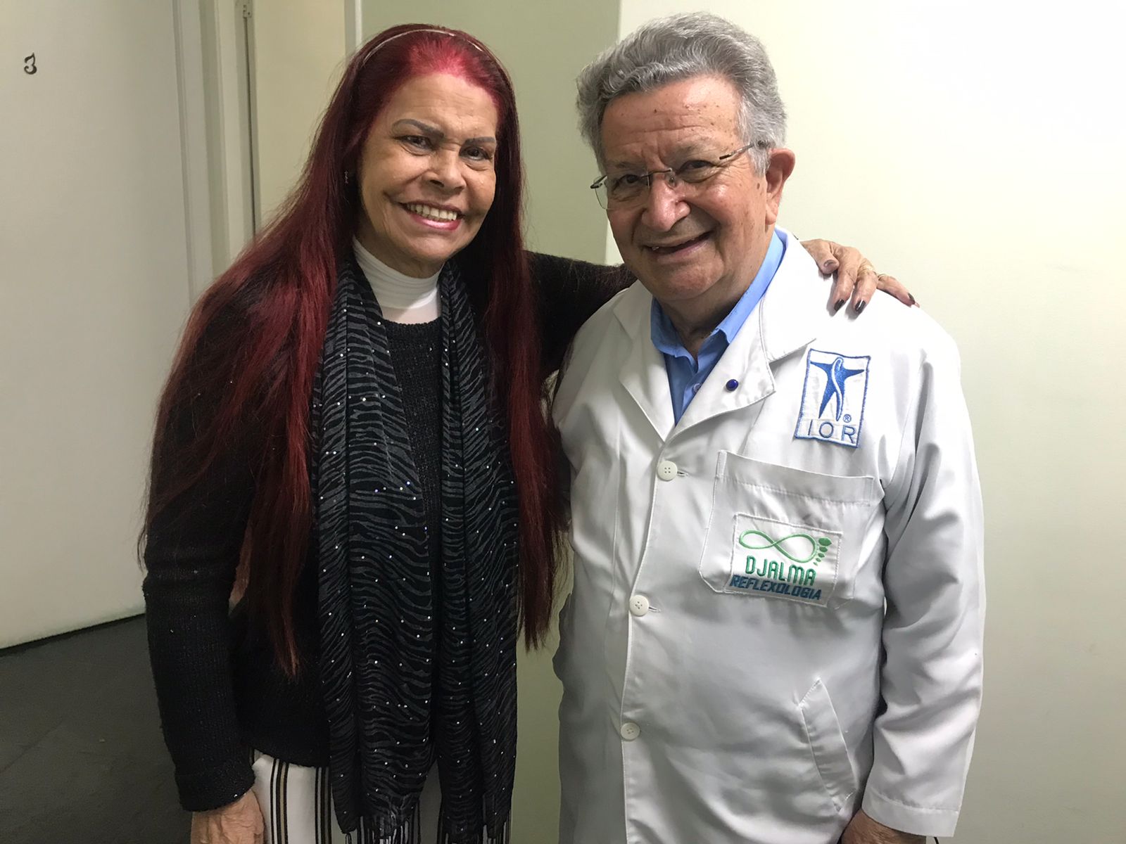 A cantora EDITH VEIGA é cliente do DJALMA - Djalma Reflexologista